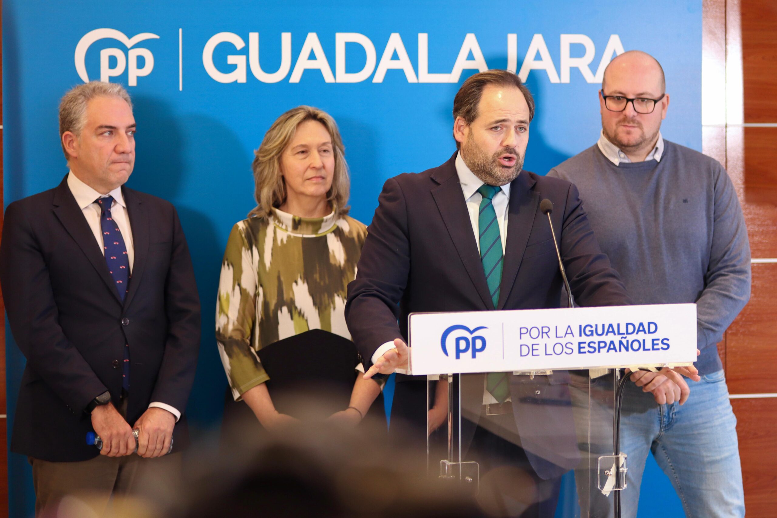 Núñez asevera que 2025 arranca con Sánchez como presidente porque Page ...