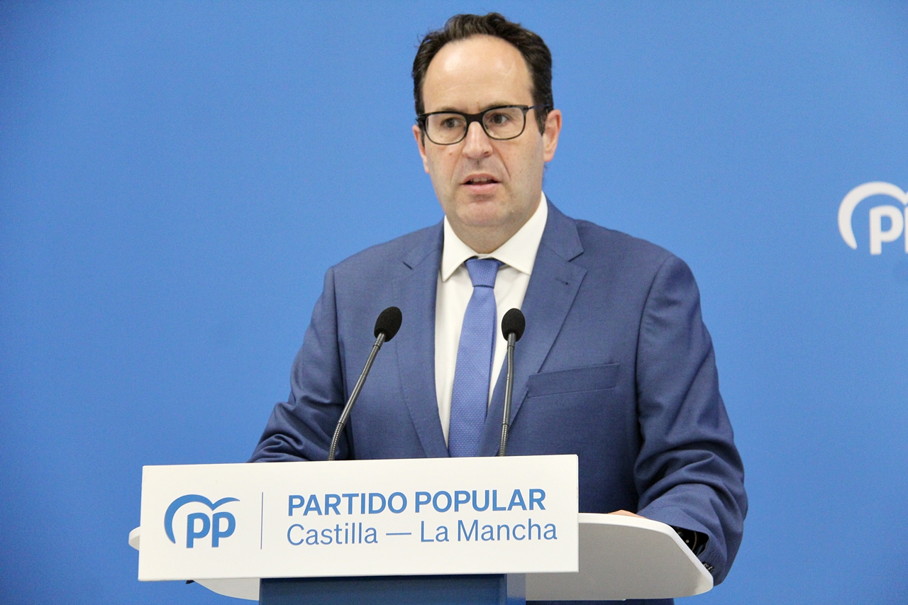 Martín-Buro señala que Page "es mucho más socialista que ...