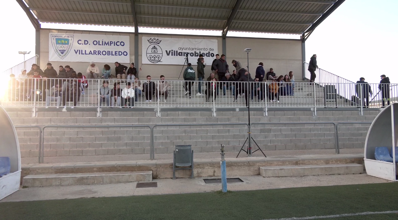 Nuevas gradas en los campos de fútbol de césped artificial | LOCAL ...
